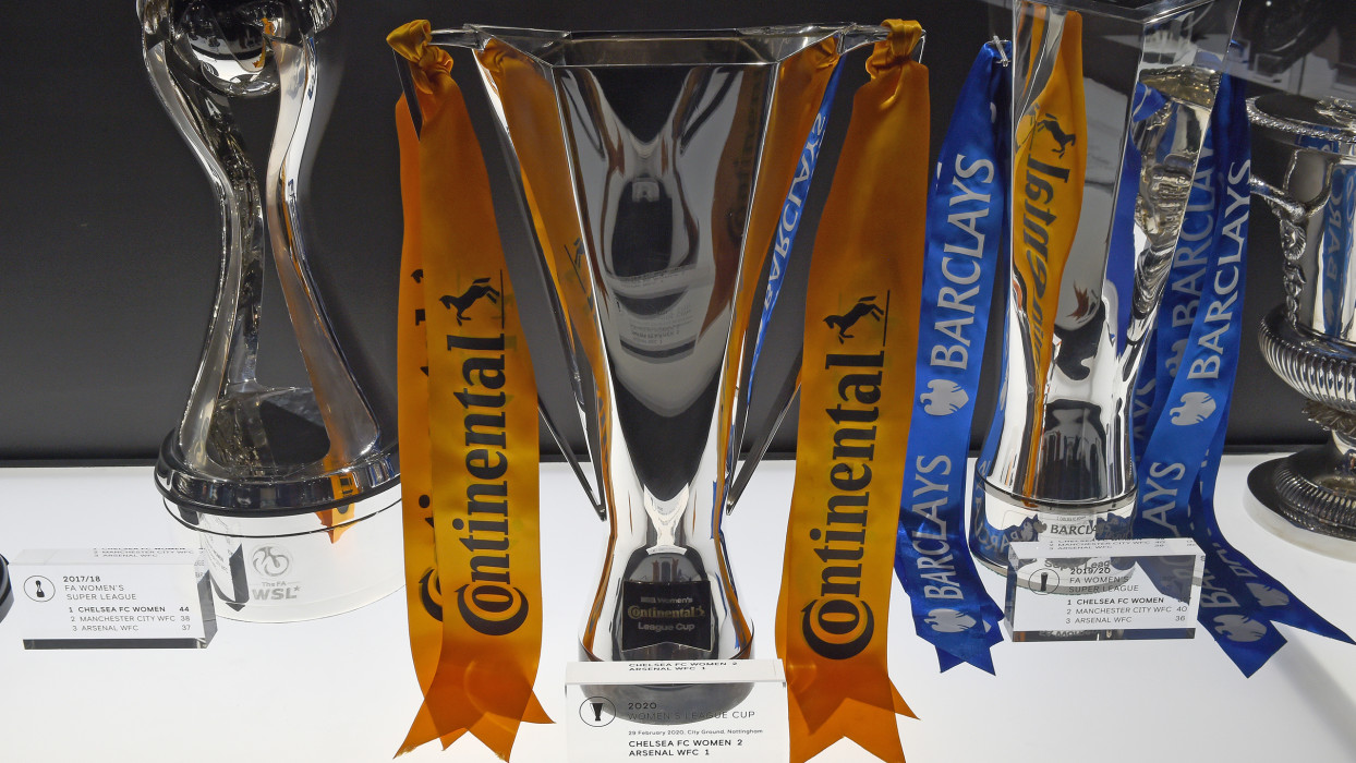 Souvenir Trophy and Player Photos | Official Site | Chelsea Football Club